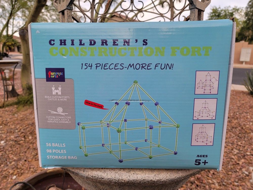 Funphix Fort Glow In.the Dark 154 Piece Set for Sale in Glendale, AZ ...