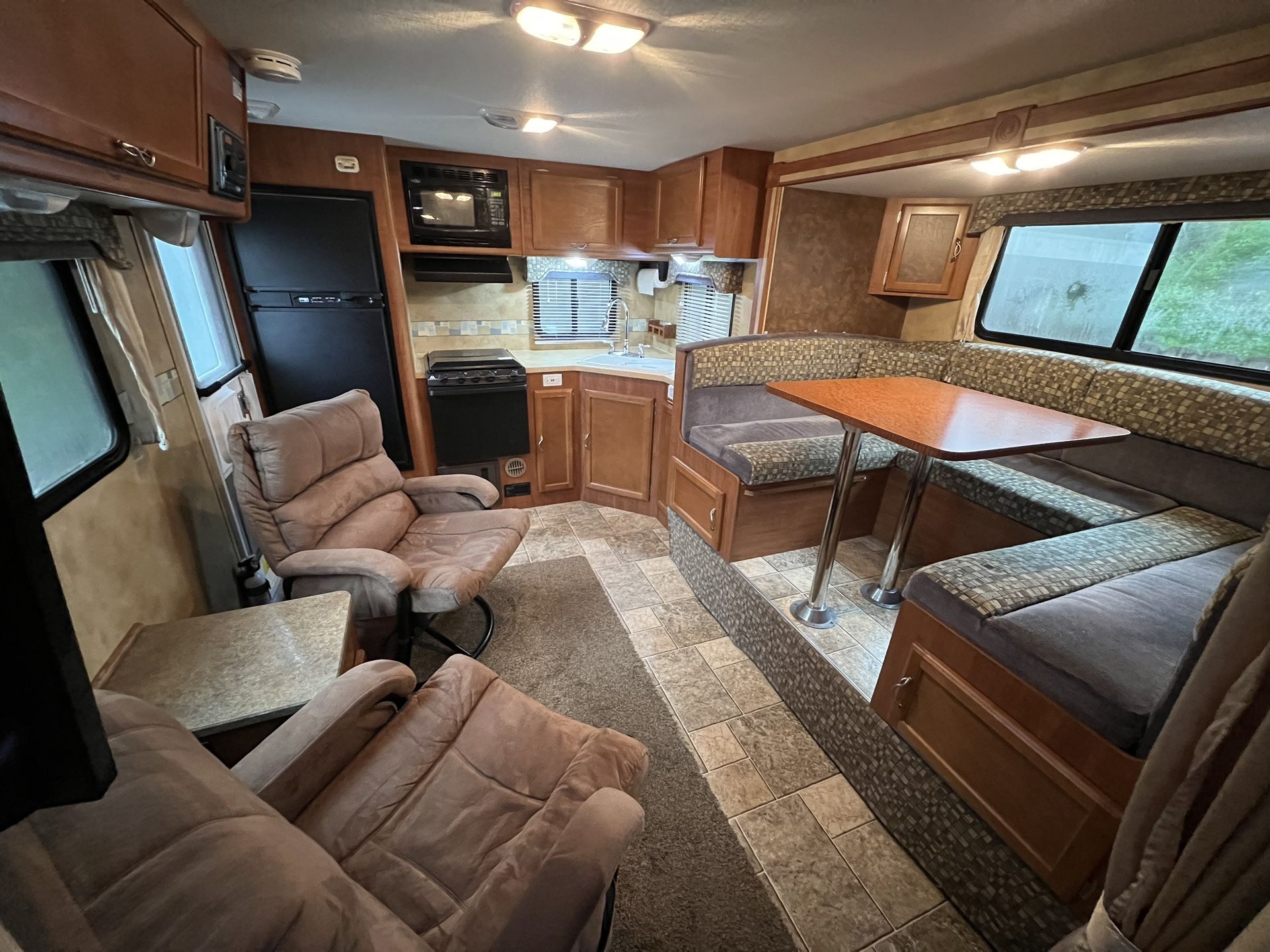 2011 Lance 2285 for Sale in Tacoma, WA - OfferUp