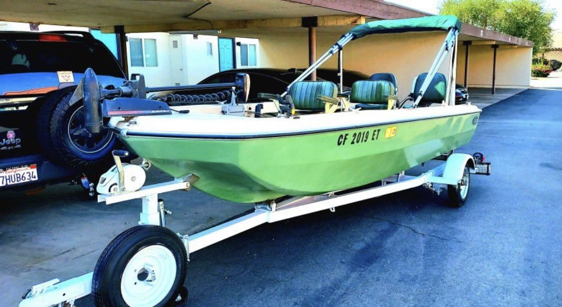 72 Glastron Tri Hull Fishing Boat w/ Trailer for Sale in La Quinta, CA ...