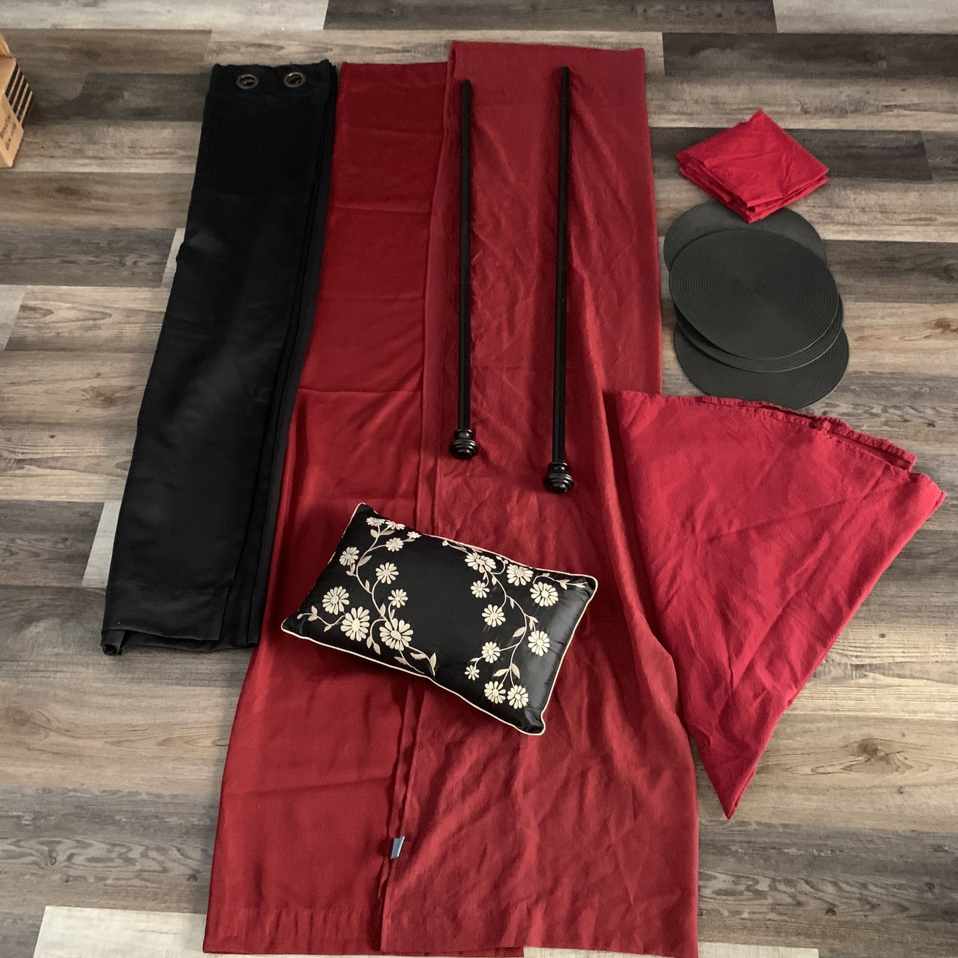 Red and black home decor bundle for Sale in Arlington, TX - OfferUp