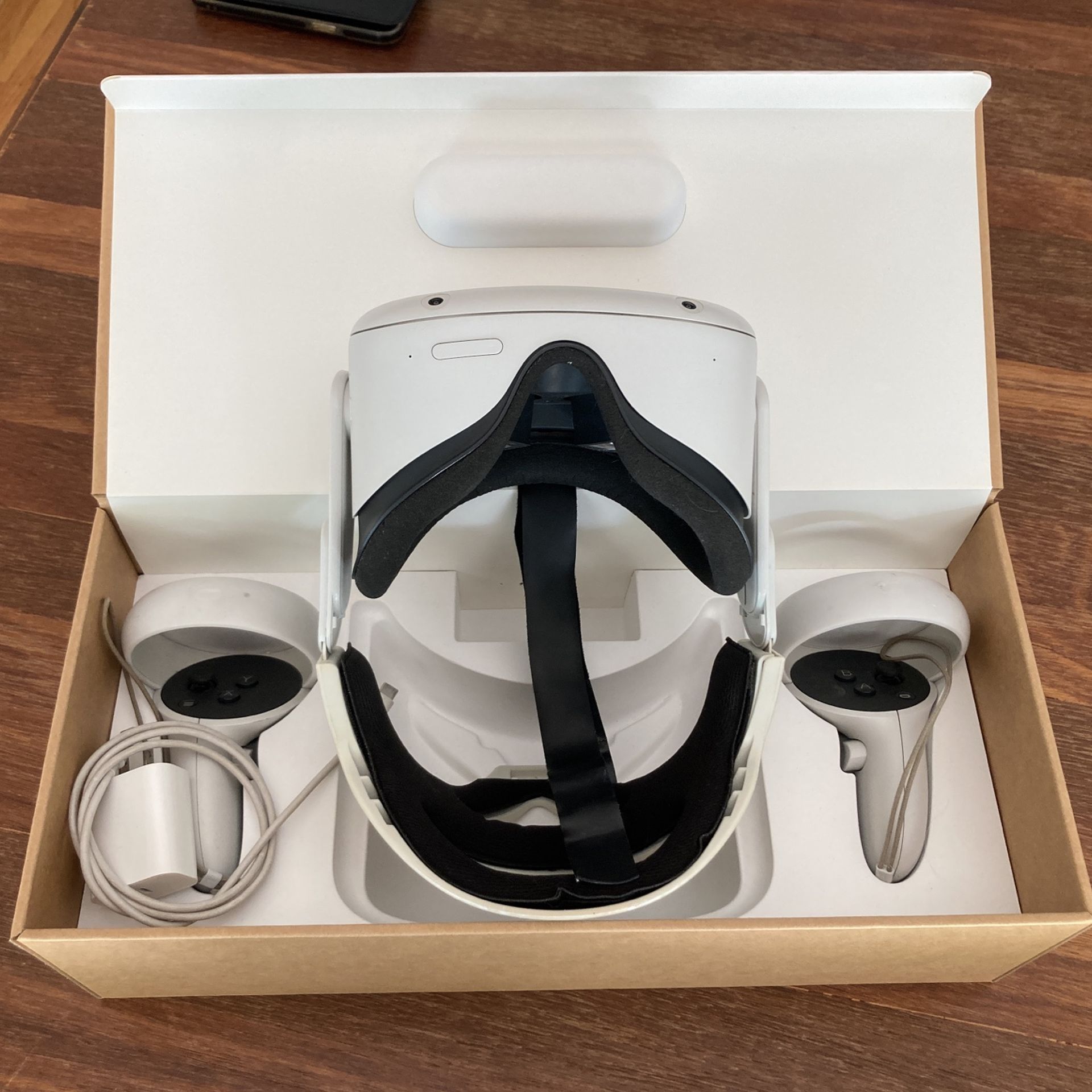 Oculus Meta Quest 2 W/headgear for Sale in Kentfield, CA - OfferUp