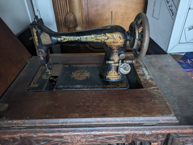 1890's Singer Sewing Machine for Sale in Hemet, CA - OfferUp