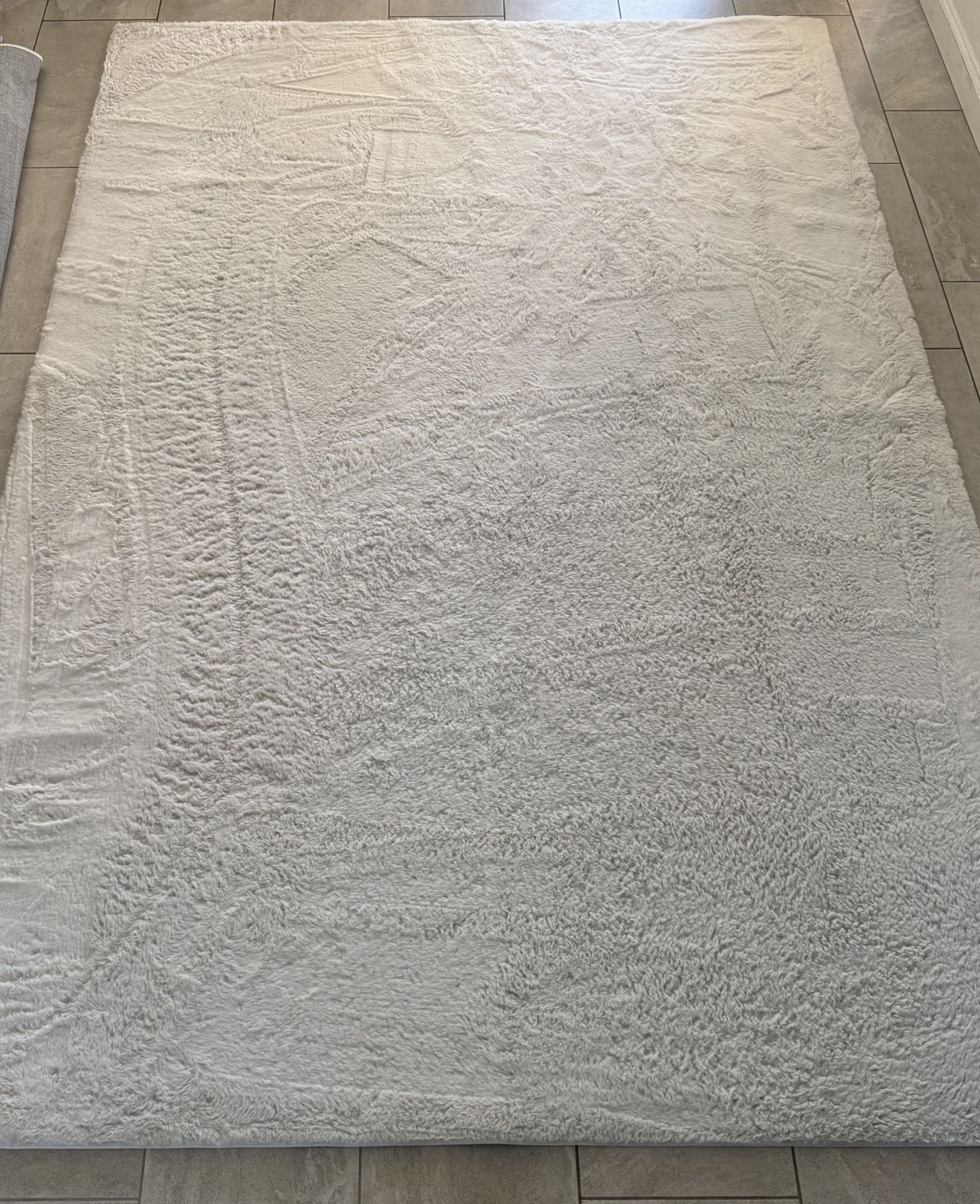 Tumble Washable Shag Rug (6x9, White) for Sale in Guadalupe, AZ - OfferUp