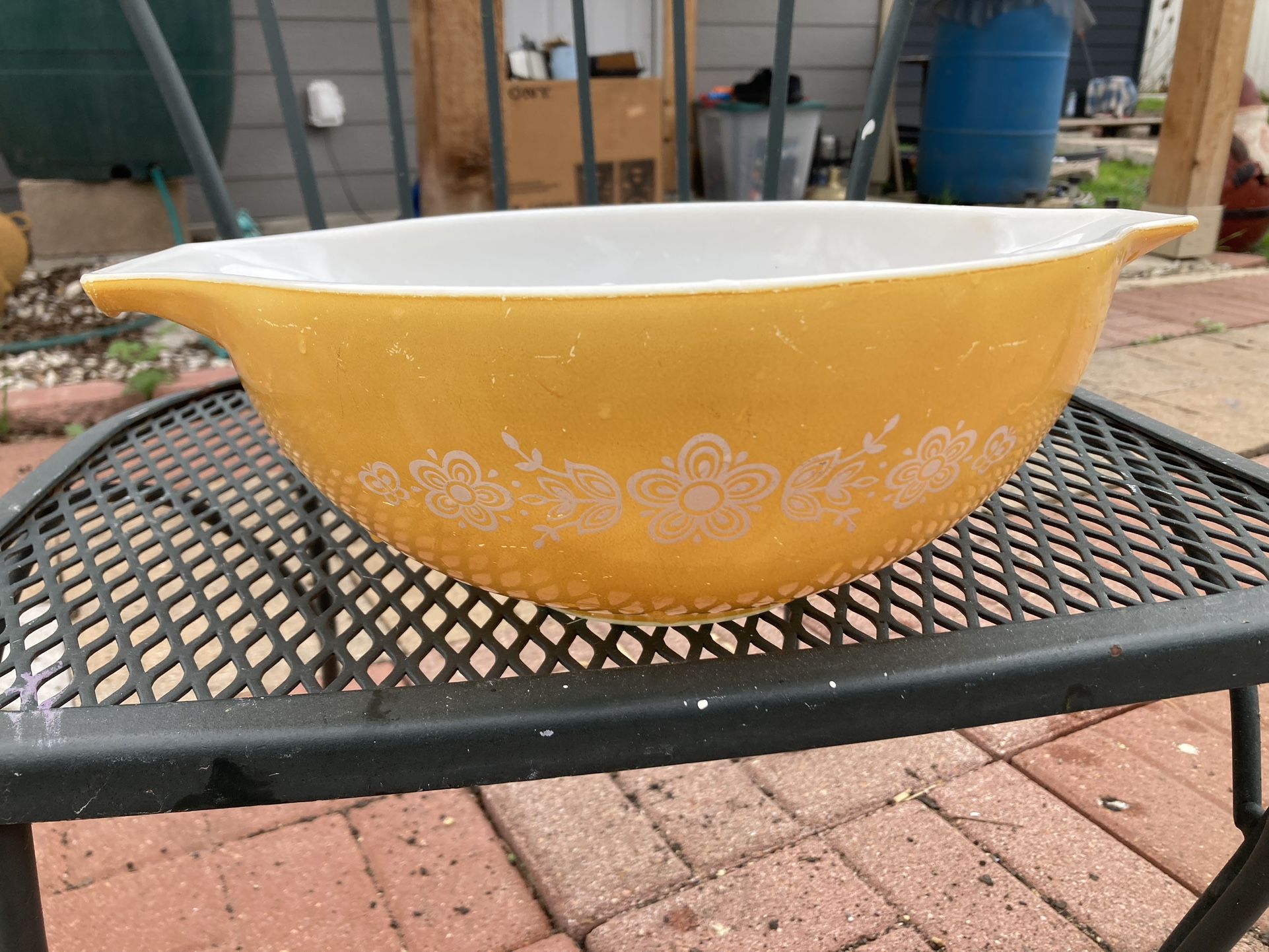 10” PYREX Daisy Cinderella bowl for Sale in San Antonio, TX - OfferUp