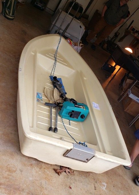 BassHunter 8 Foot DINGHY and Motor for Sale in Salem, OR - OfferUp