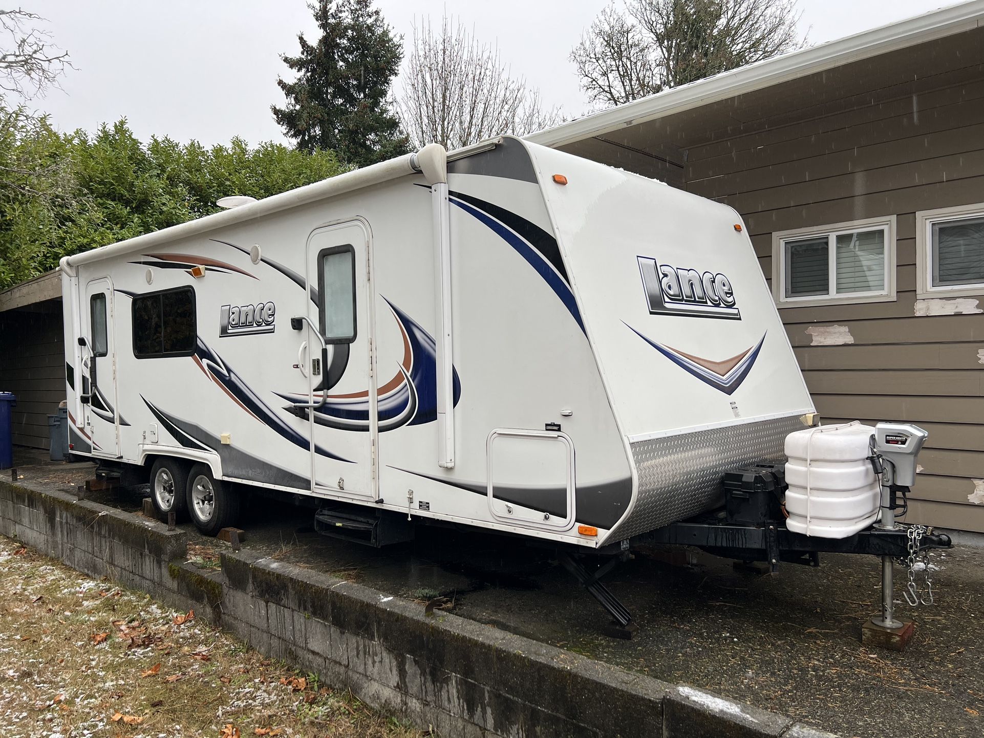 2011 Lance 2285 for Sale in Tacoma, WA - OfferUp