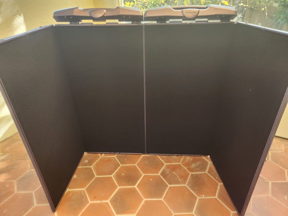 ShowMax Table Display for Sale in Simi Valley, CA - OfferUp