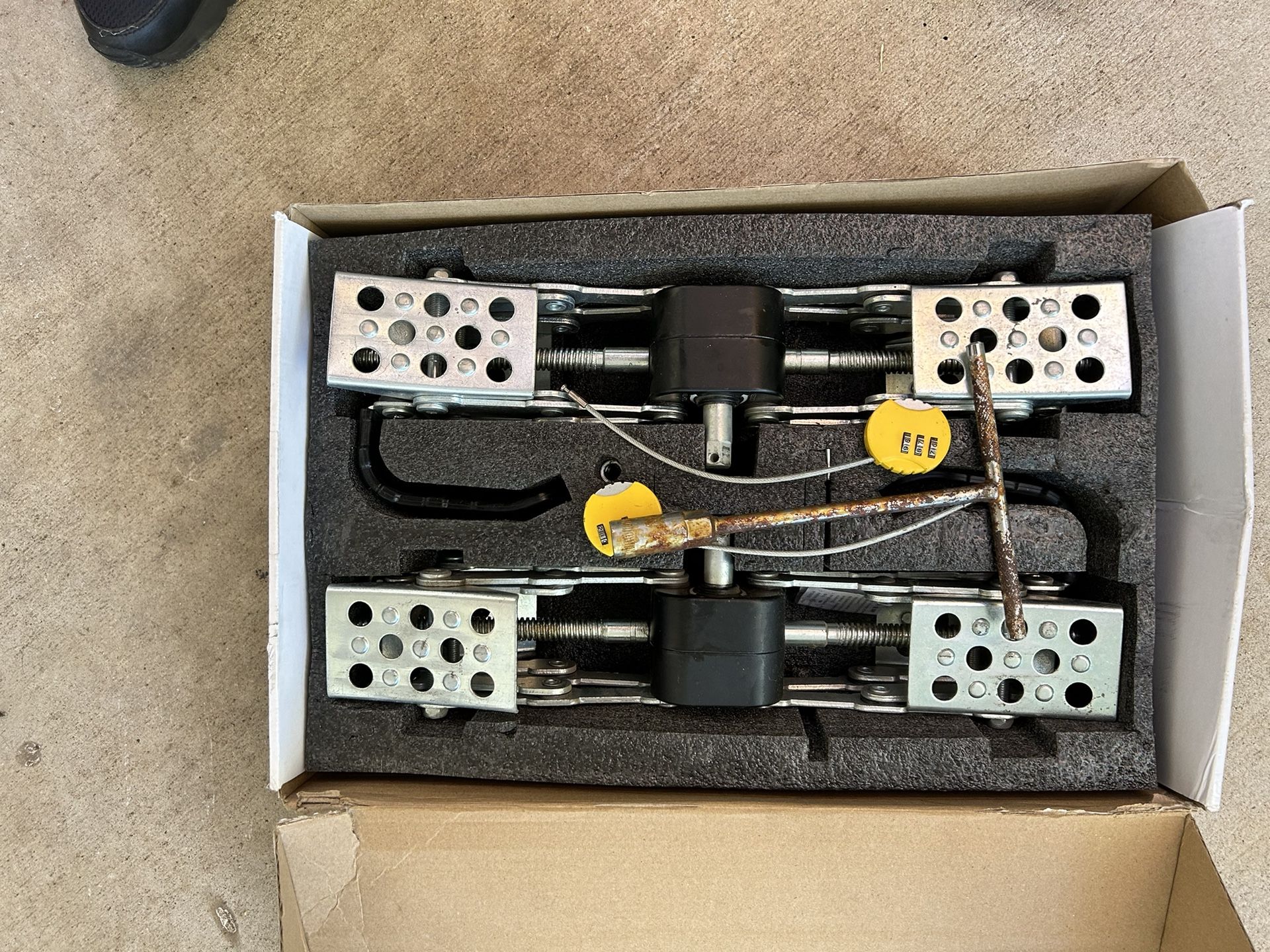 Set Of Scissors Wheel Chock Stabilizers for Sale in Santee, CA - OfferUp