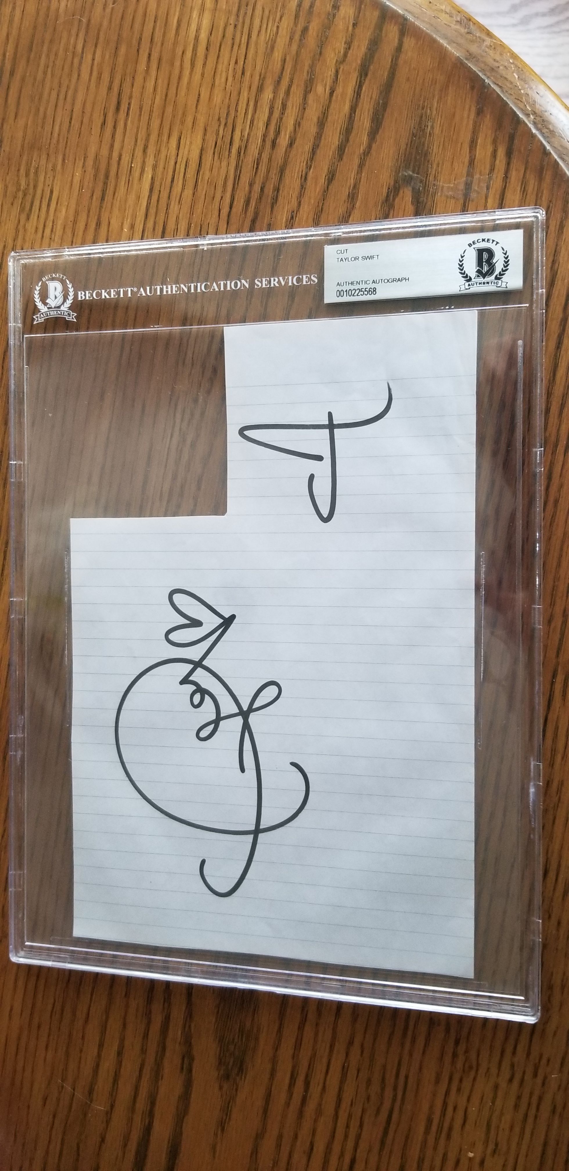 Taylor Swift Autograph On Paper