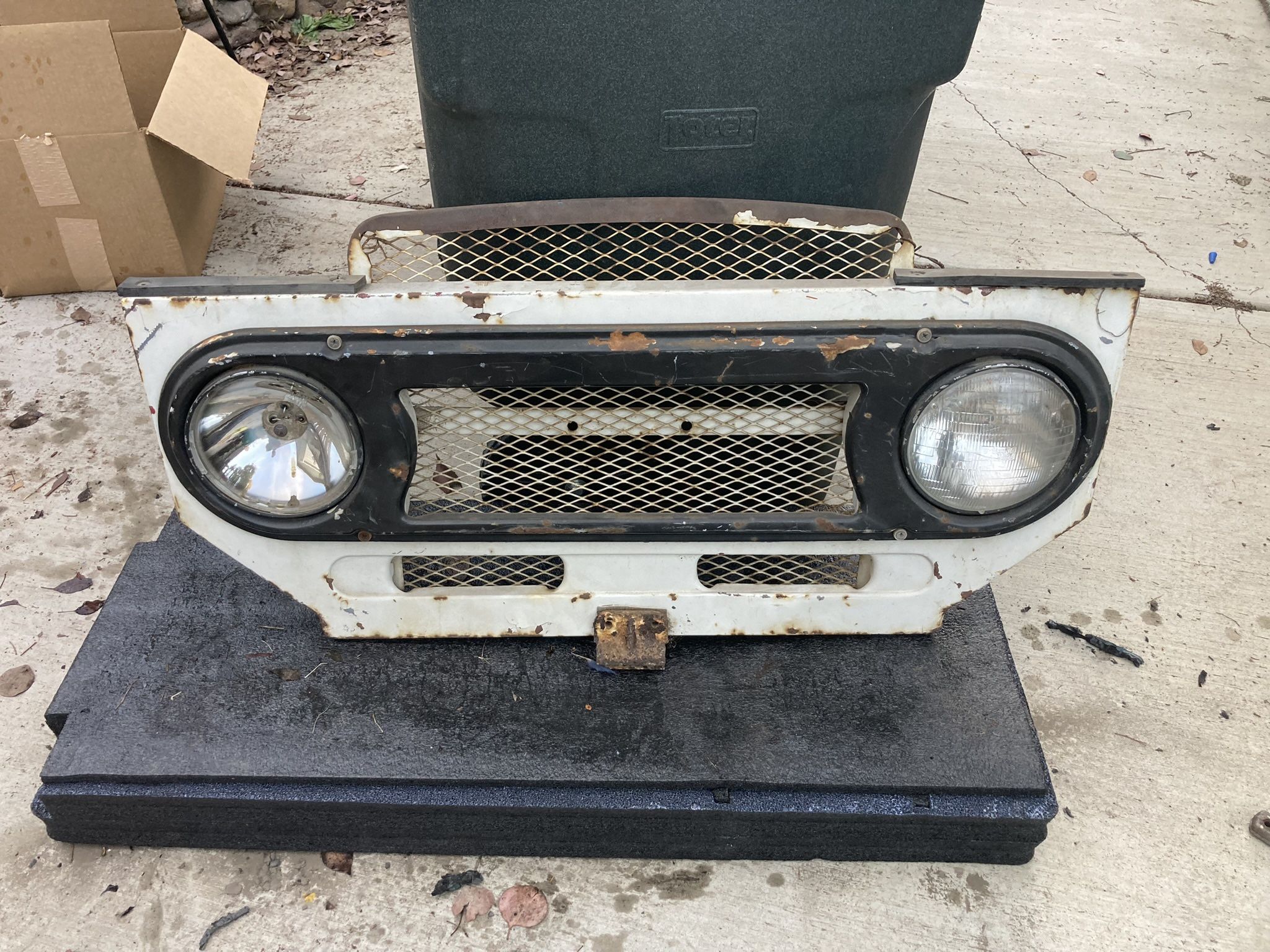 Fj40 Bibs/grille for Sale in San Diego, CA - OfferUp