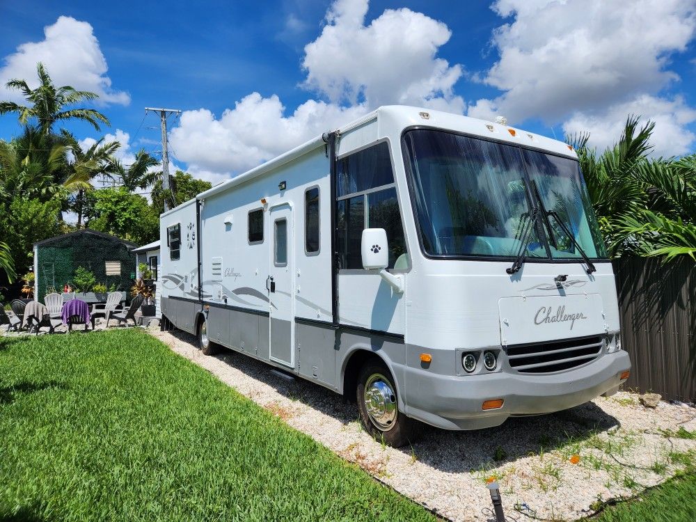 Class A RV Motorhome 1999 Damon Challenger - Completely Renovated for ...