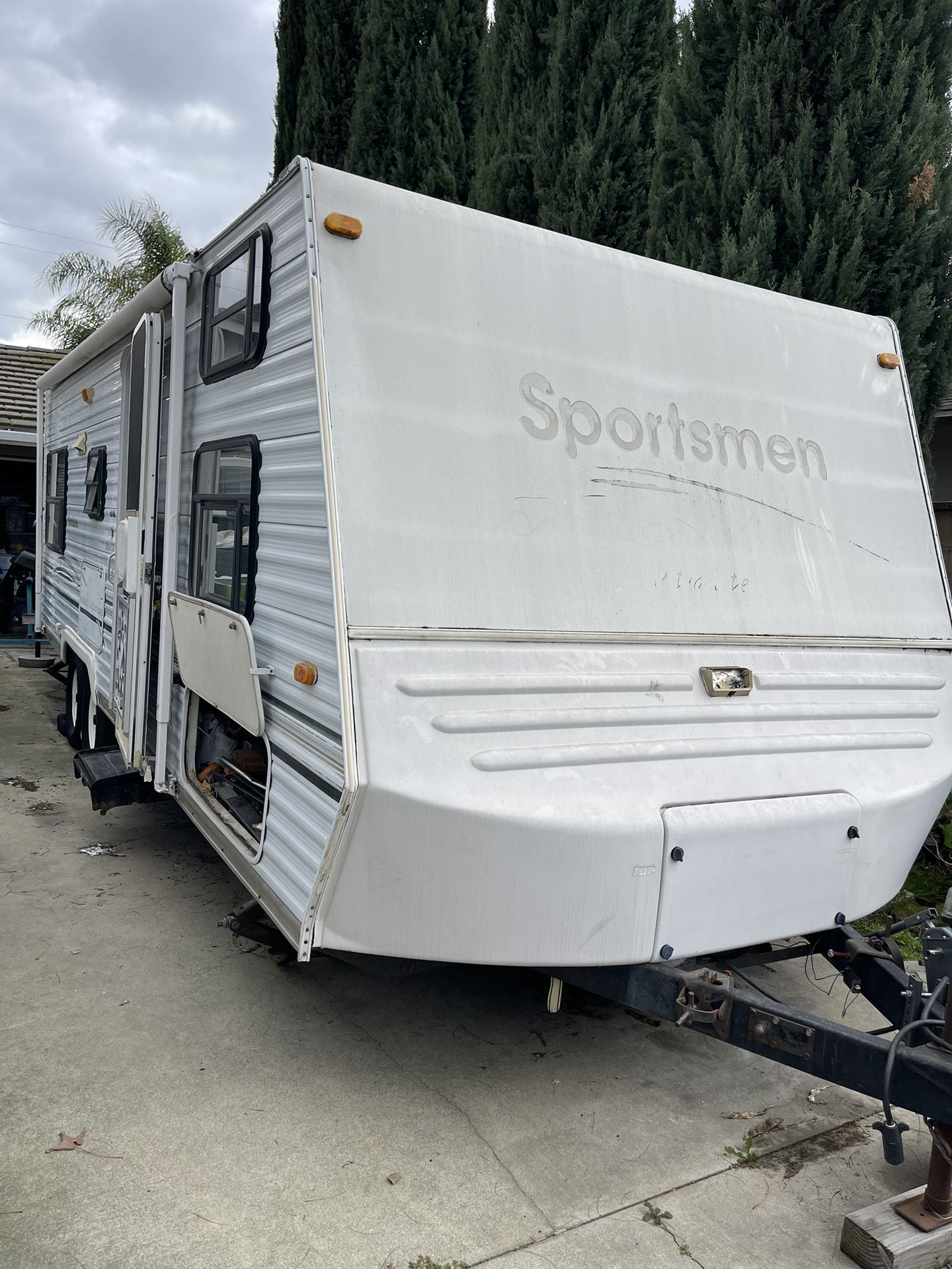 2002 Sportsmen 24’ Camping Tráiler for Sale in Montclair, CA - OfferUp