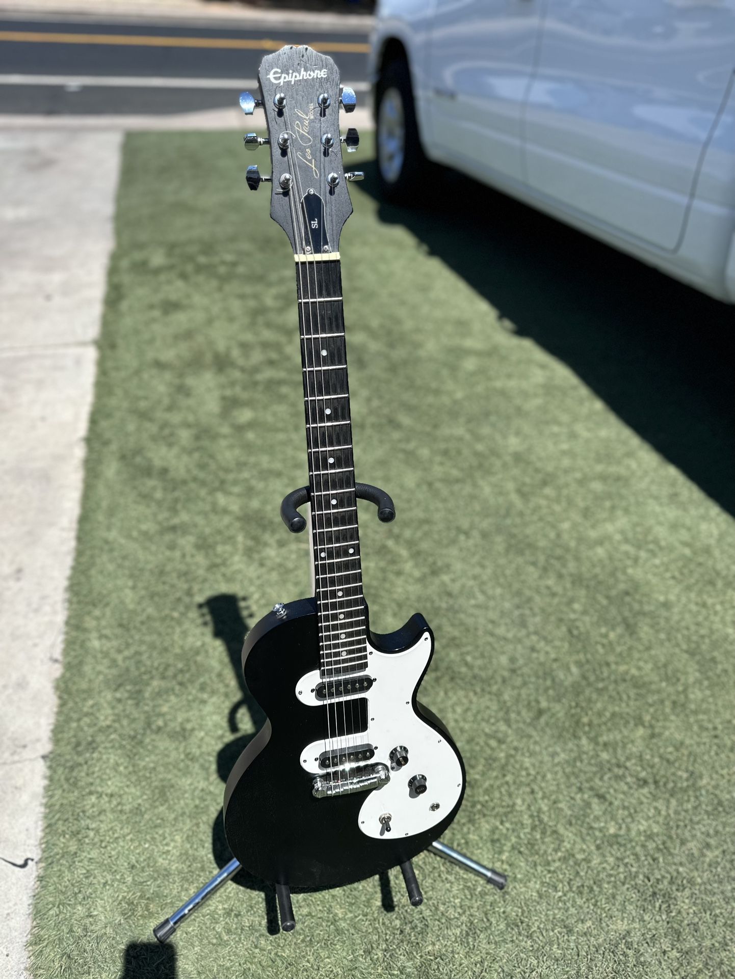 2017 Epiphone Les Paul for Sale in Phoenix, AZ - OfferUp