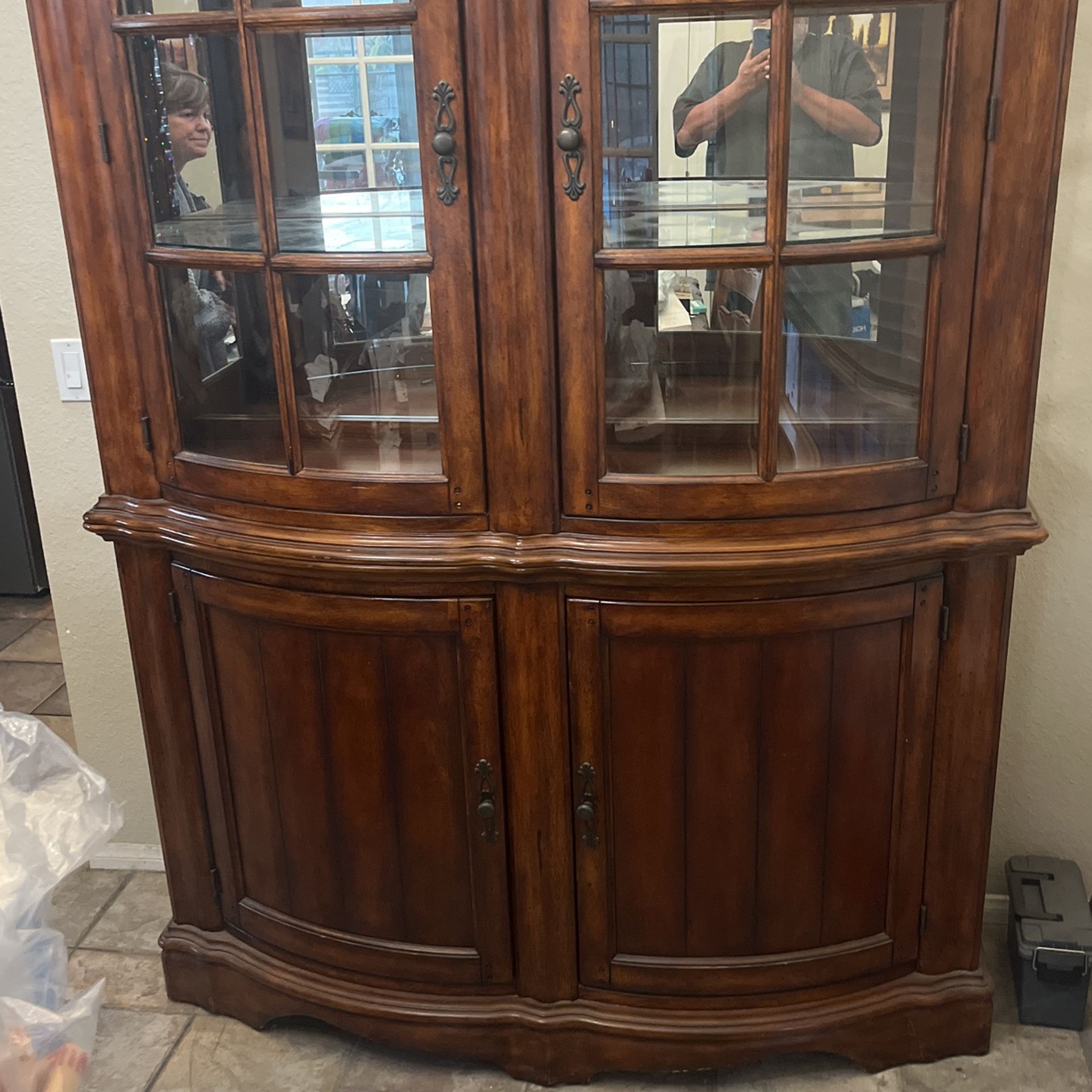 Nice Hutch with Table And Chairs. for Sale in Riverside, CA - OfferUp