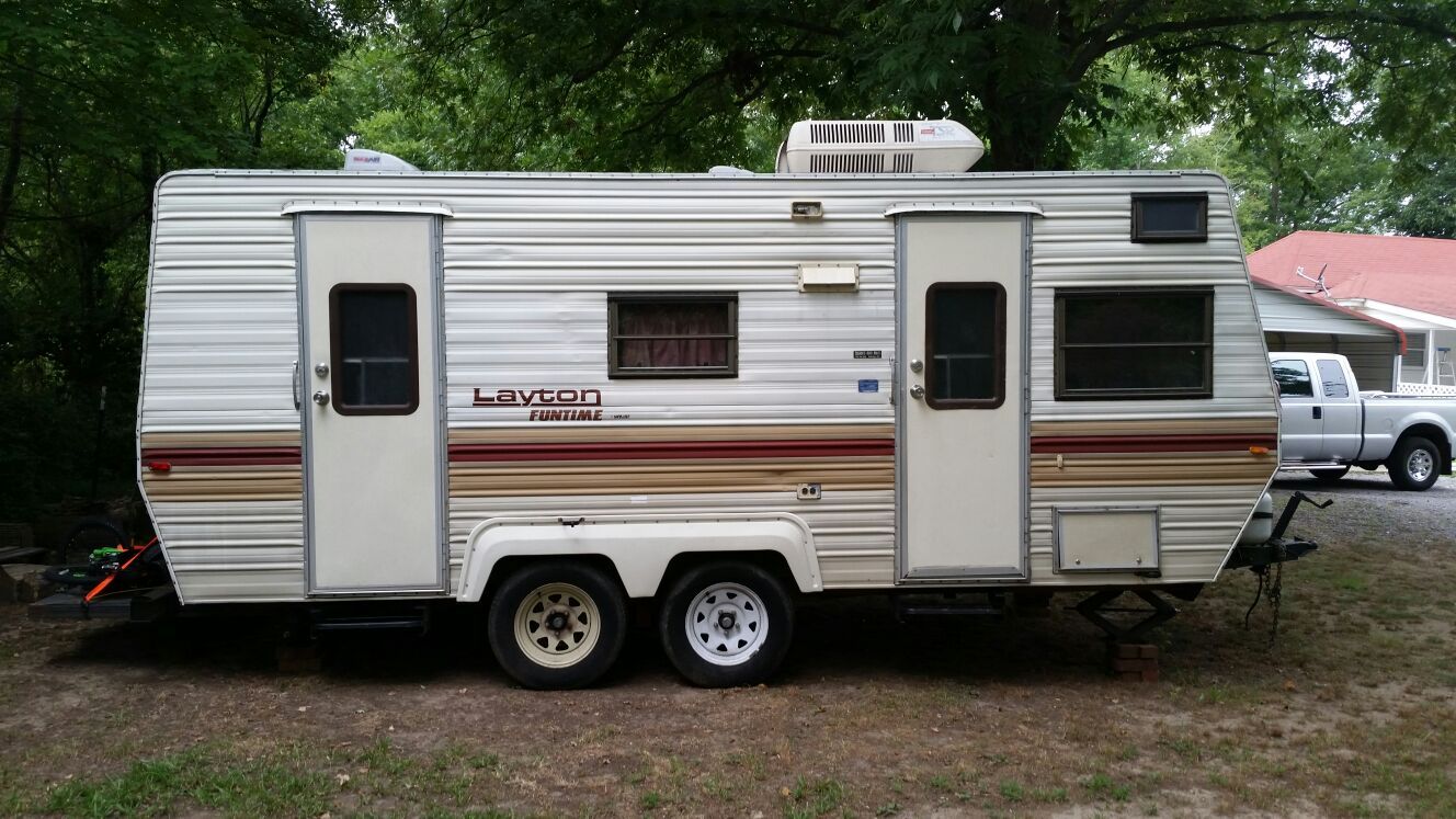 Vintage 1988 Layton Funtime Travel Trailer 18' bumper pull for Sale in ...