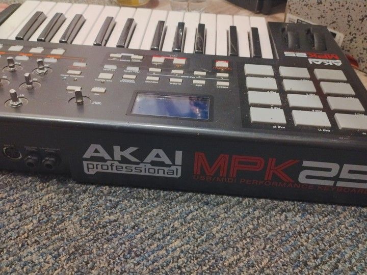 AKAI PRO. MPK25 USB/MDI Performance Keyboard for Sale in Portland, OR ...