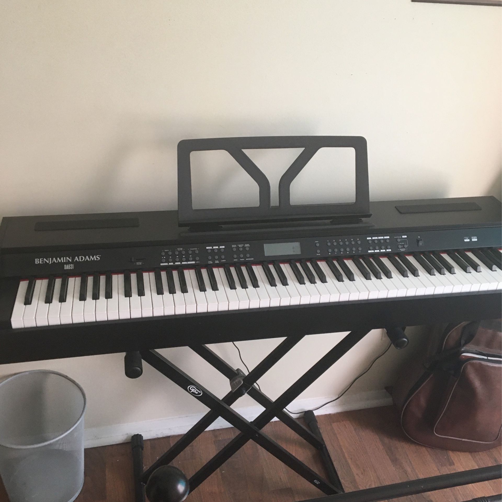 Great Deal, Benjamin Adams DA631 Weighted Keys Keyboard, Great ...