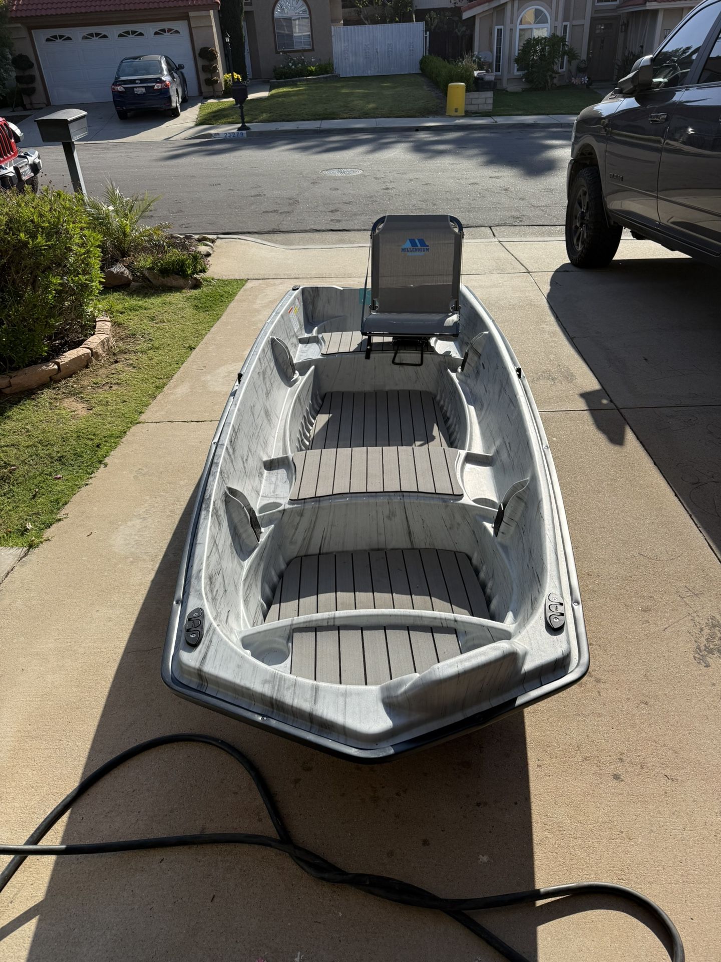 12ft Jon Boat (Bass Pro Pond Prowler) for Sale in Corona, CA - OfferUp