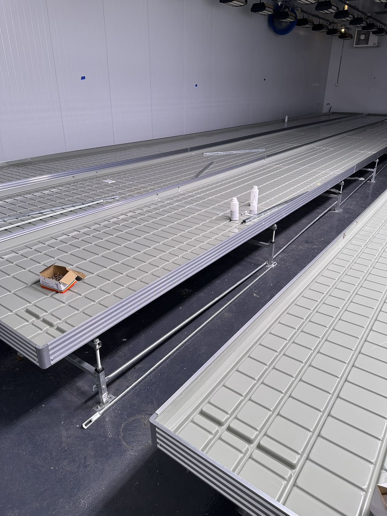 Custom Hydro V Track Bench Tables for Sale in Livonia, MI - OfferUp