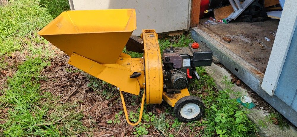 5HP MTD Chipper / Shredder for Sale in Seattle, WA - OfferUp