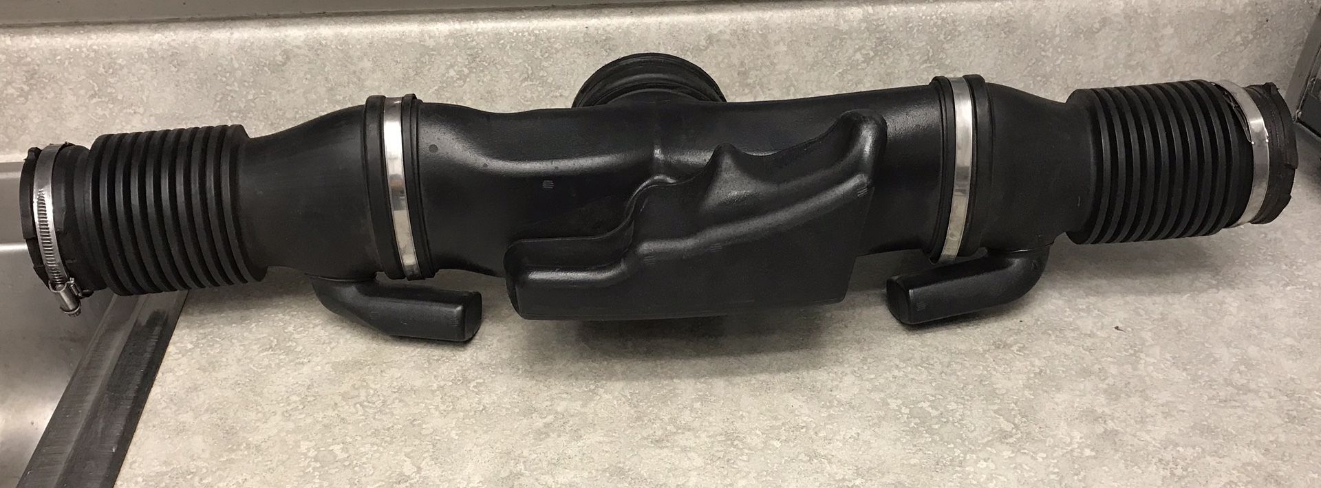 Jaguar OEM INTAKE AIR DUCT 9X23-9R504-BA, AW93-9C623-AA, 9X23-9C623-AC ...