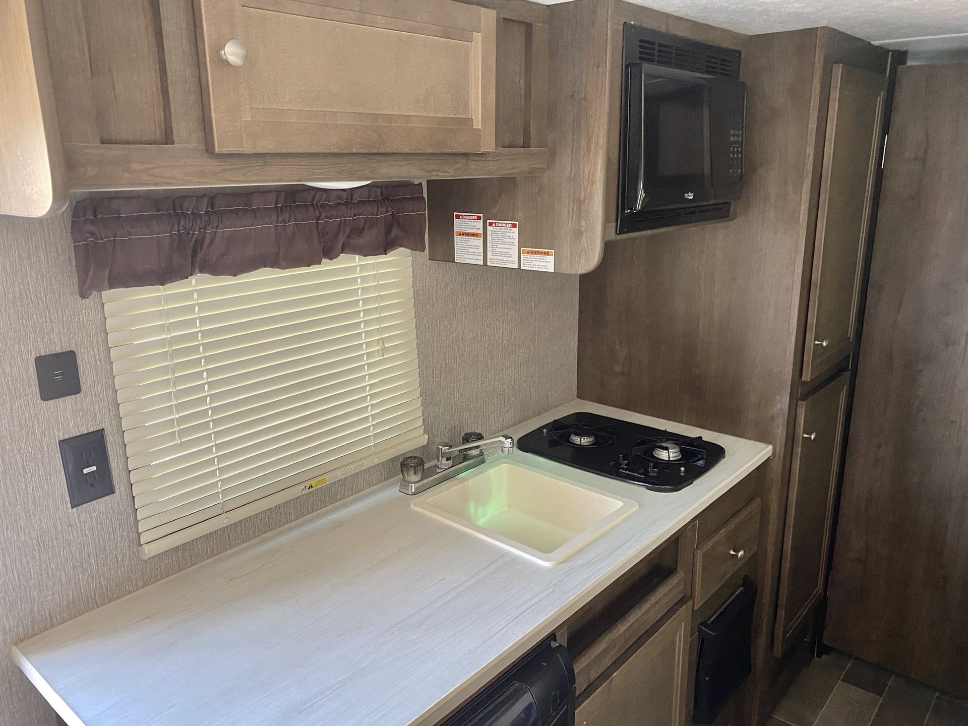 Like new 2019 Coleman Lantern 17ft bunk House Travel Trailer for Sale ...
