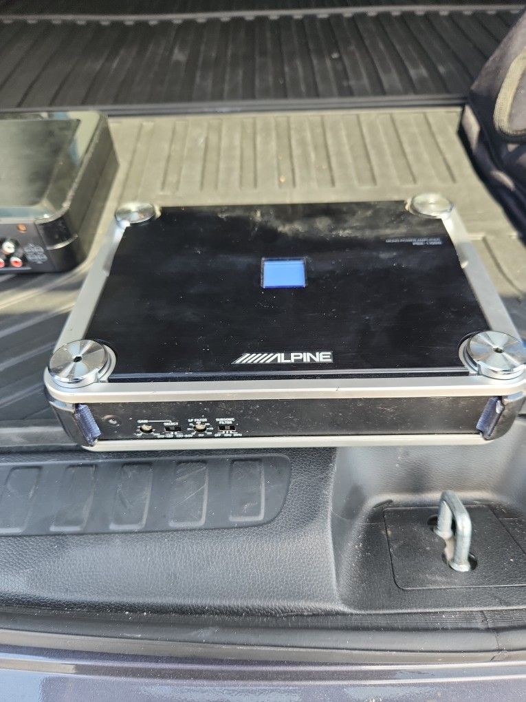 Alpine PDX-1.1000 for Sale in Tampa, FL - OfferUp