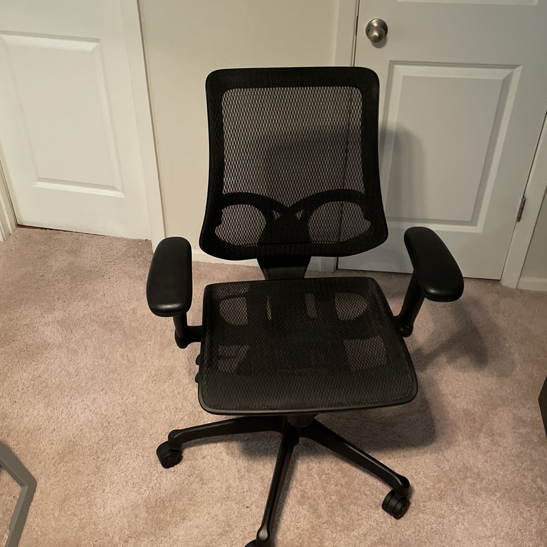 WorkPro 1000 Series Ergonomic Mesh/Mesh Mid-Back Task Chair, Black for Sale in Dallas, TX - OfferUp
