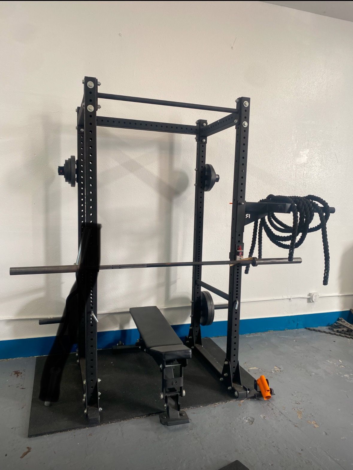 (ROGUE)RML-390F FLAT FOOT MONSTER LITE RACK for Sale in Baldwin Hills ...
