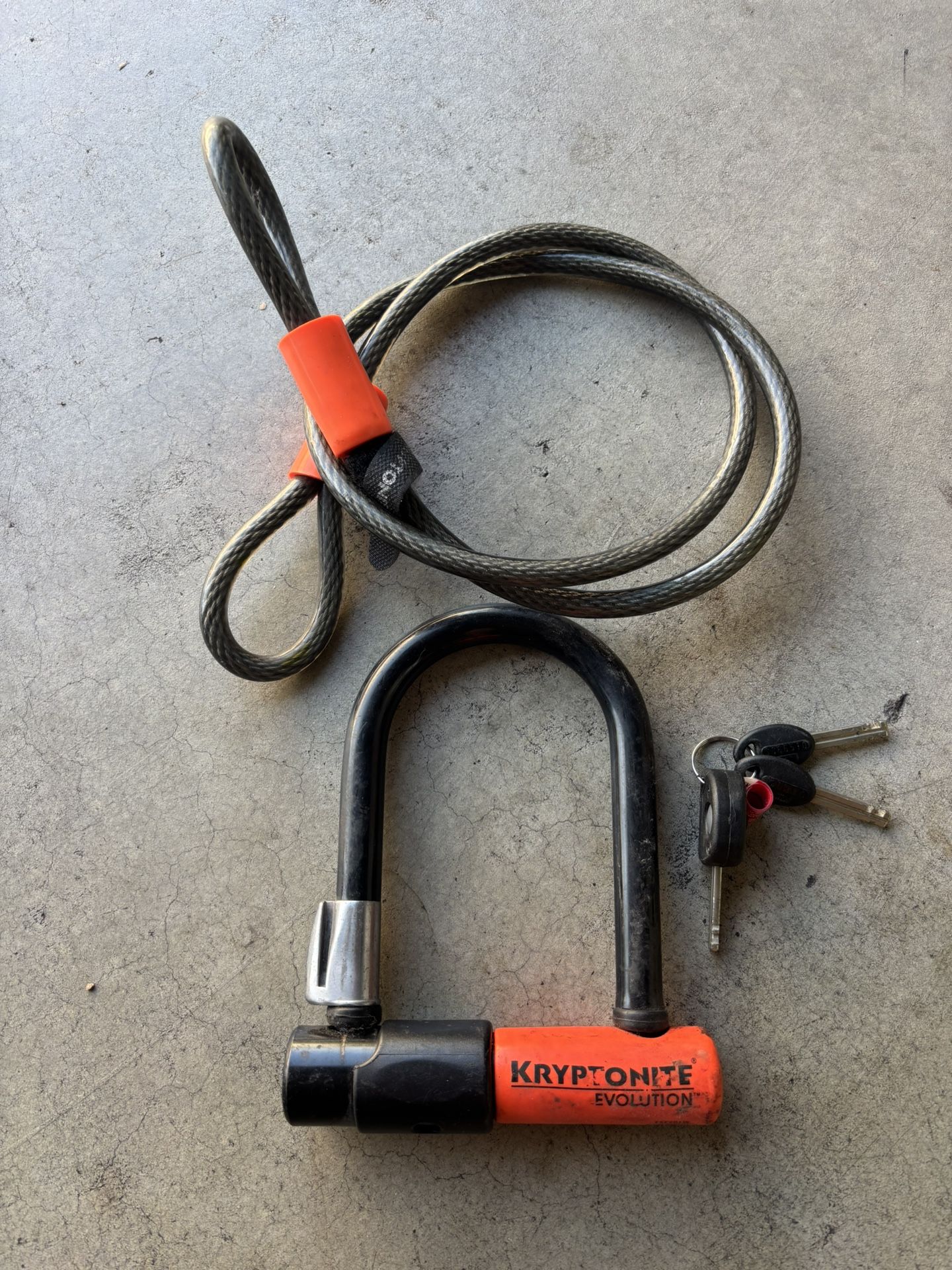 Kryptonite Evolution Mini-5 Bike U-Lock With 4ft Cable for Sale in Chula Vista, CA - OfferUp