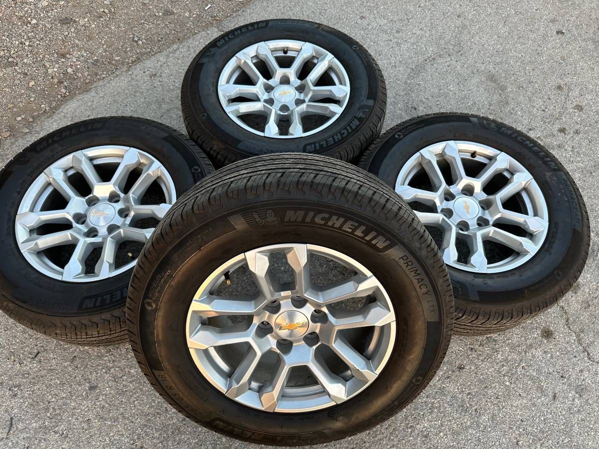 Like New 18” Chevy GMC Rims and Tires 18 Wheels Sierra Silverado Tahoe ...