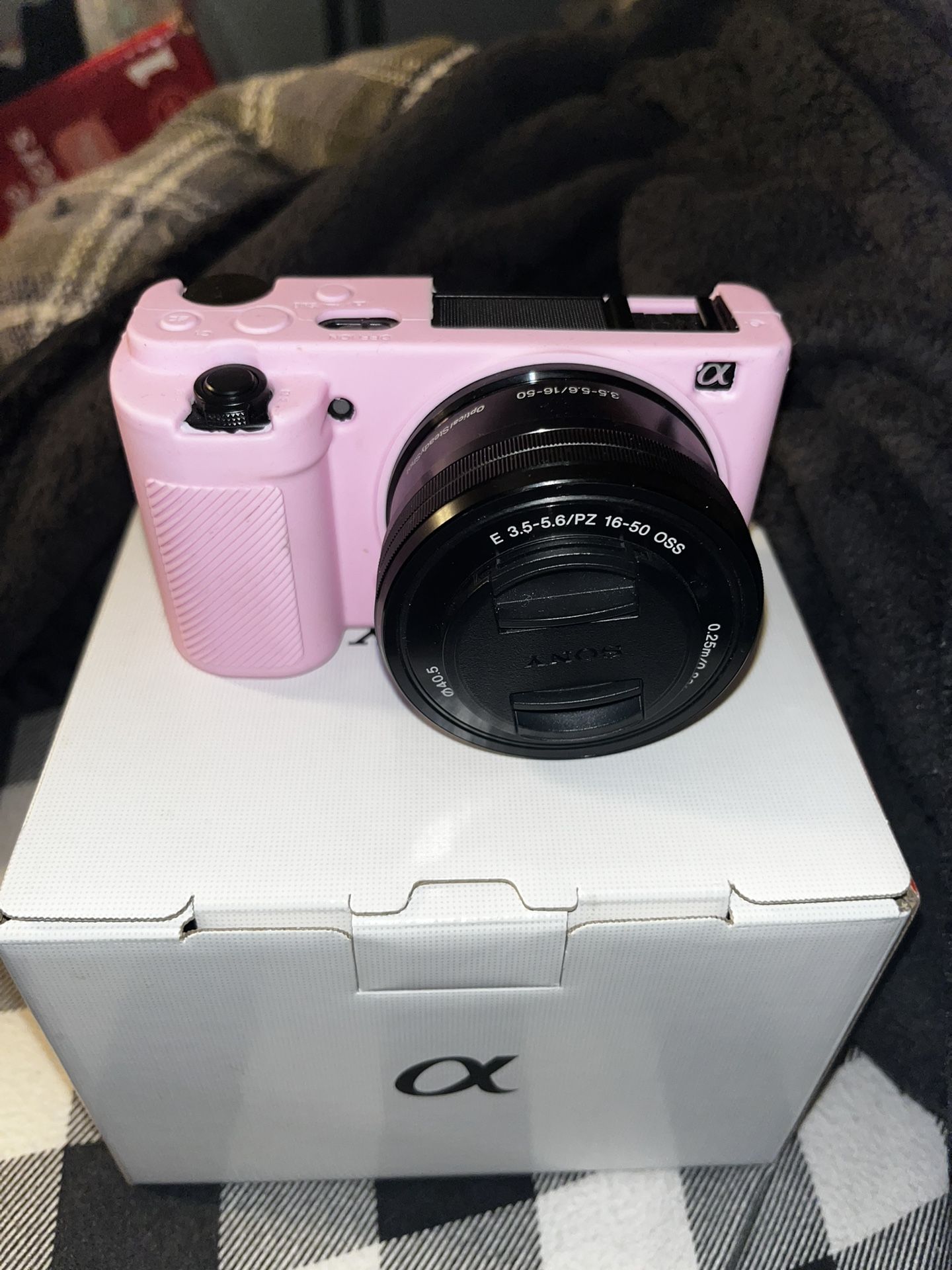 Sony ZVE10 Camera for Sale in Riverside, CA - OfferUp