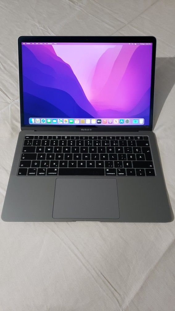 2018 Intel Core i5 MacBook Air Laptop, 8GB RAM, 128GB SSD. Latest macOS ...