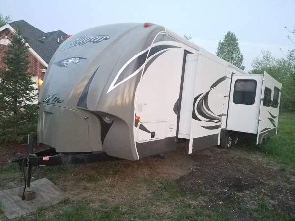 2014 KEYSTONE COUGAR LITE. 33 FOOT LONG RV TRAVEL TRAILER **JUST ...