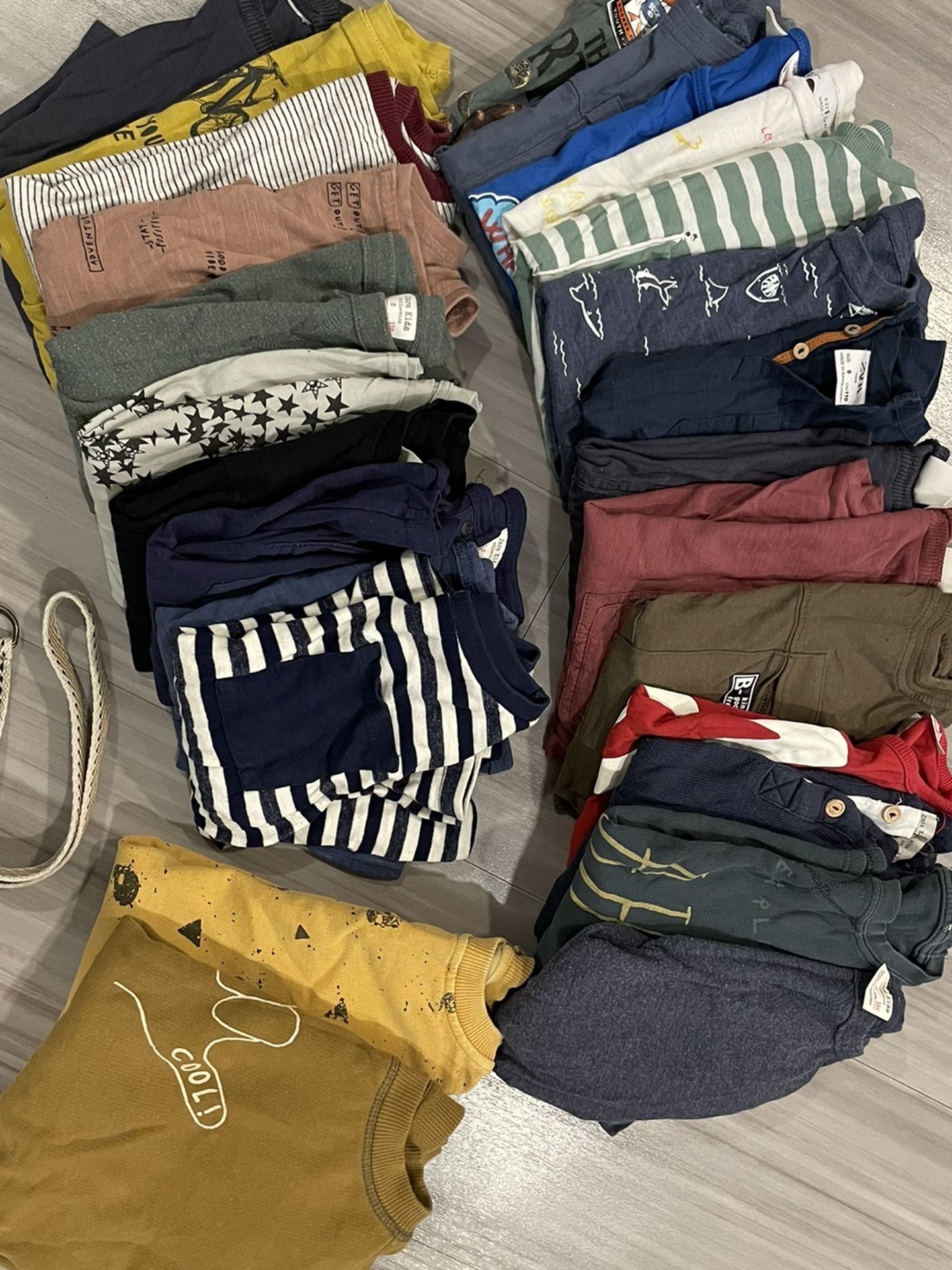 Free 4&5 T Boys Clothes PENDING for Sale in Seattle, WA - OfferUp