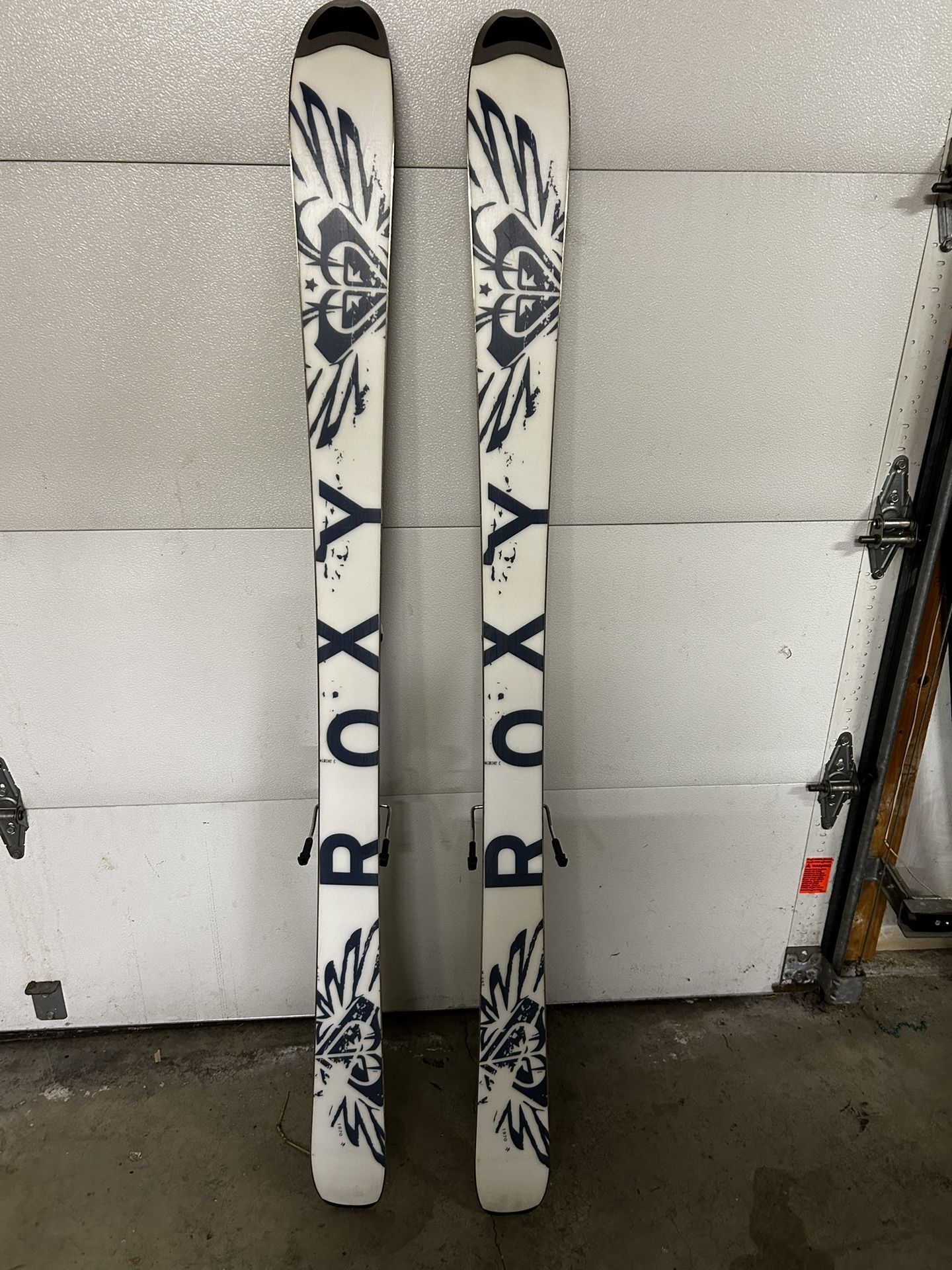 Roxy Women’s Skis All mountain 160cm for Sale in Issaquah, WA - OfferUp