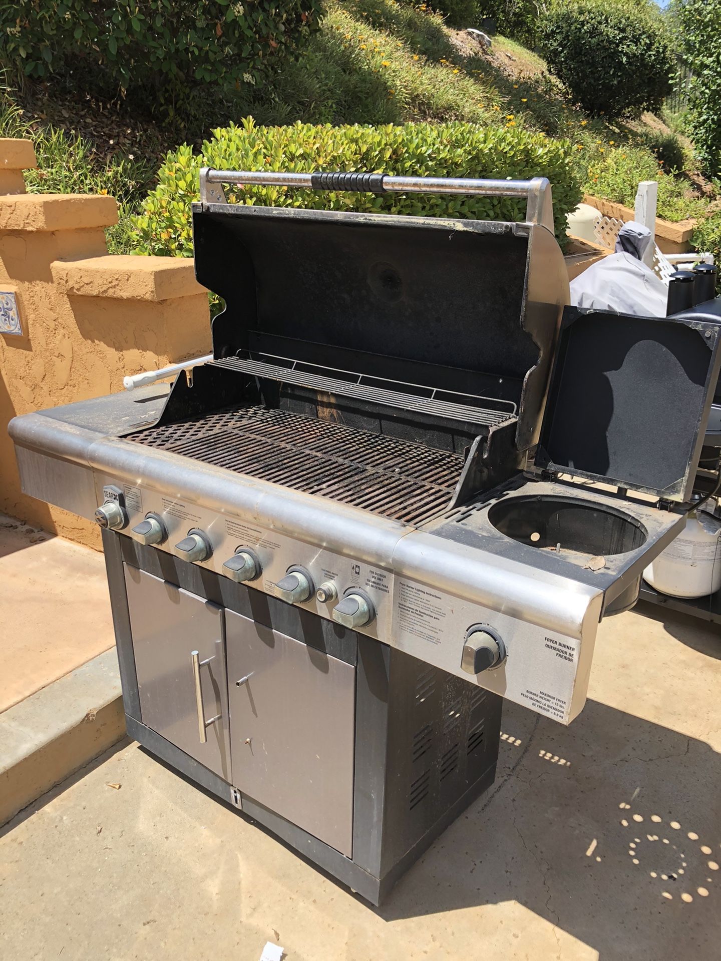 Brinkmann Select Grill - 6 Burner (with Searing Burner) + Deep Fryer ...