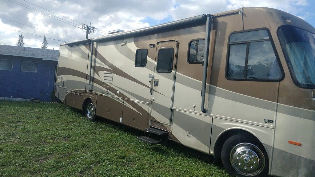 RVs Motor Home 2004 Cruise George Brown Beige Color 25'5 for Sale in ...