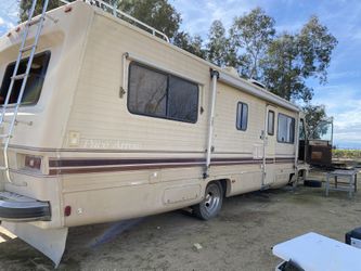 Fleetwood Motorhome, 1985, Tan for Sale in Edison, CA - OfferUp