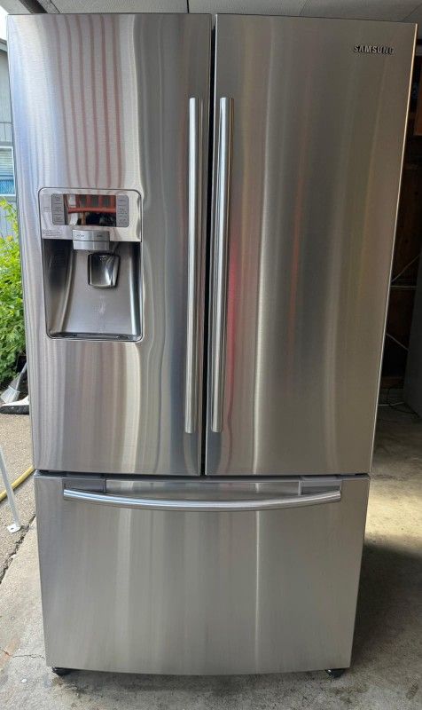 Samsung Refrigerator. Stainless Steel for Sale in Puyallup, WA - OfferUp
