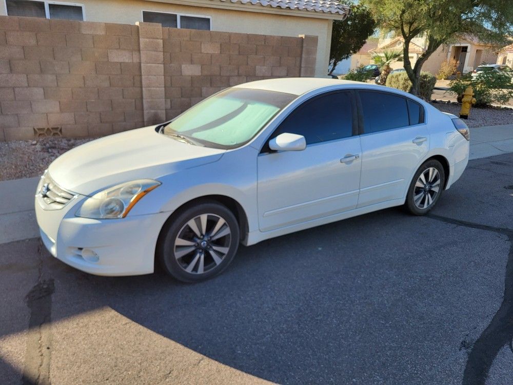 2012 Nissan Altima for Sale in Glendale, AZ - OfferUp