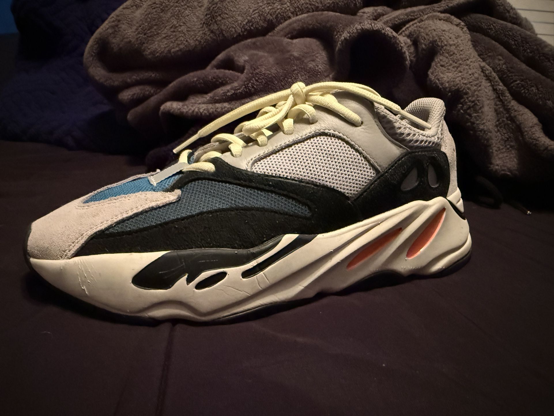 Yeezy 700 Wave Runners for Sale in Oak Lawn, IL - OfferUp