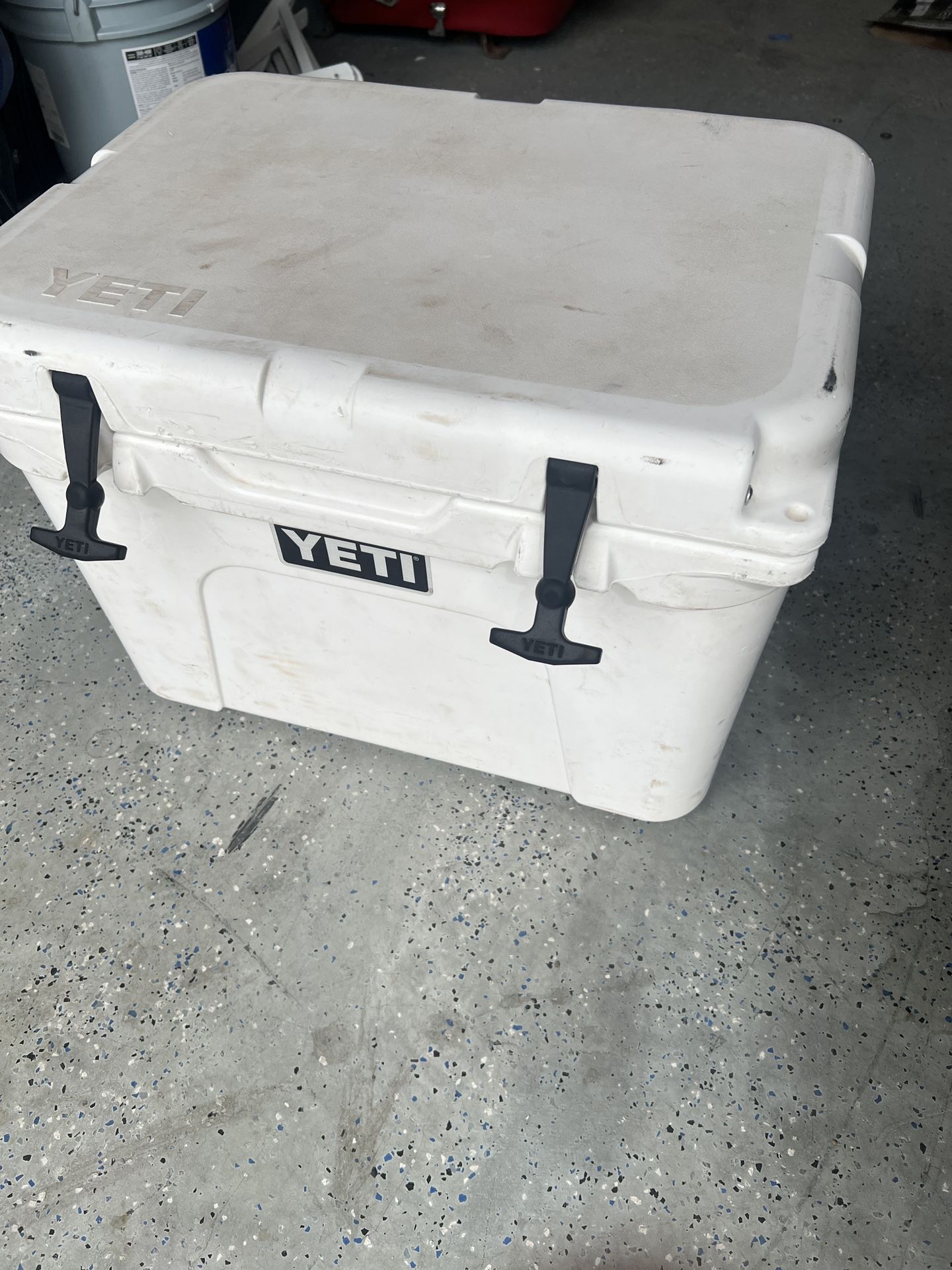 Yeti 35 Cooler for Sale in Sun City, AZ - OfferUp
