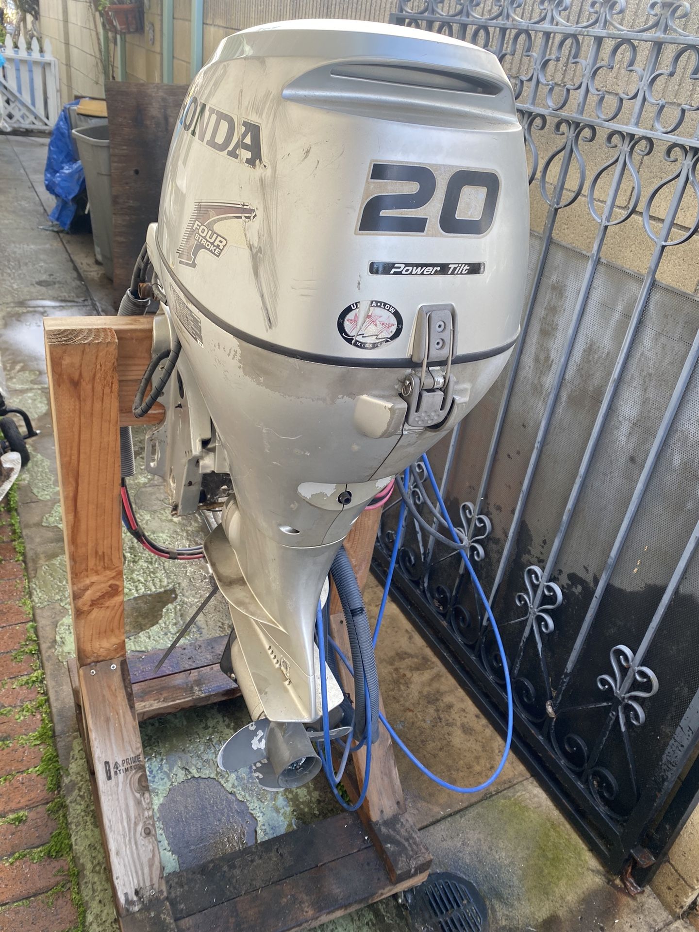 Honda 20 HP Outboard 4 Stroke for Sale in Orange, CA - OfferUp