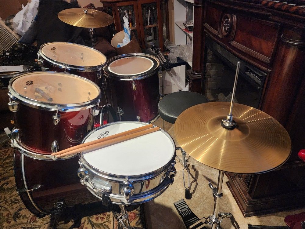 Complete 5 Pc. Drum Set W Cymbals And Stands for Sale in Plainfield, IL ...
