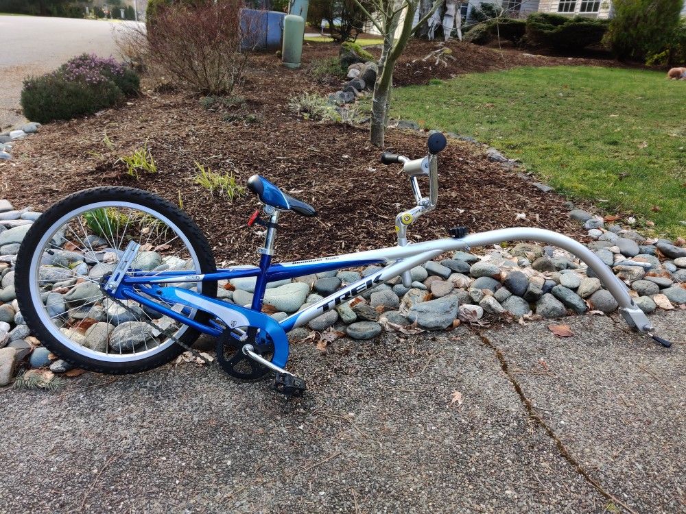 Trek Mountain Train Tagalong Bike. Excellent condition w/ new tire!! for Sale in Mill Creek, WA ...