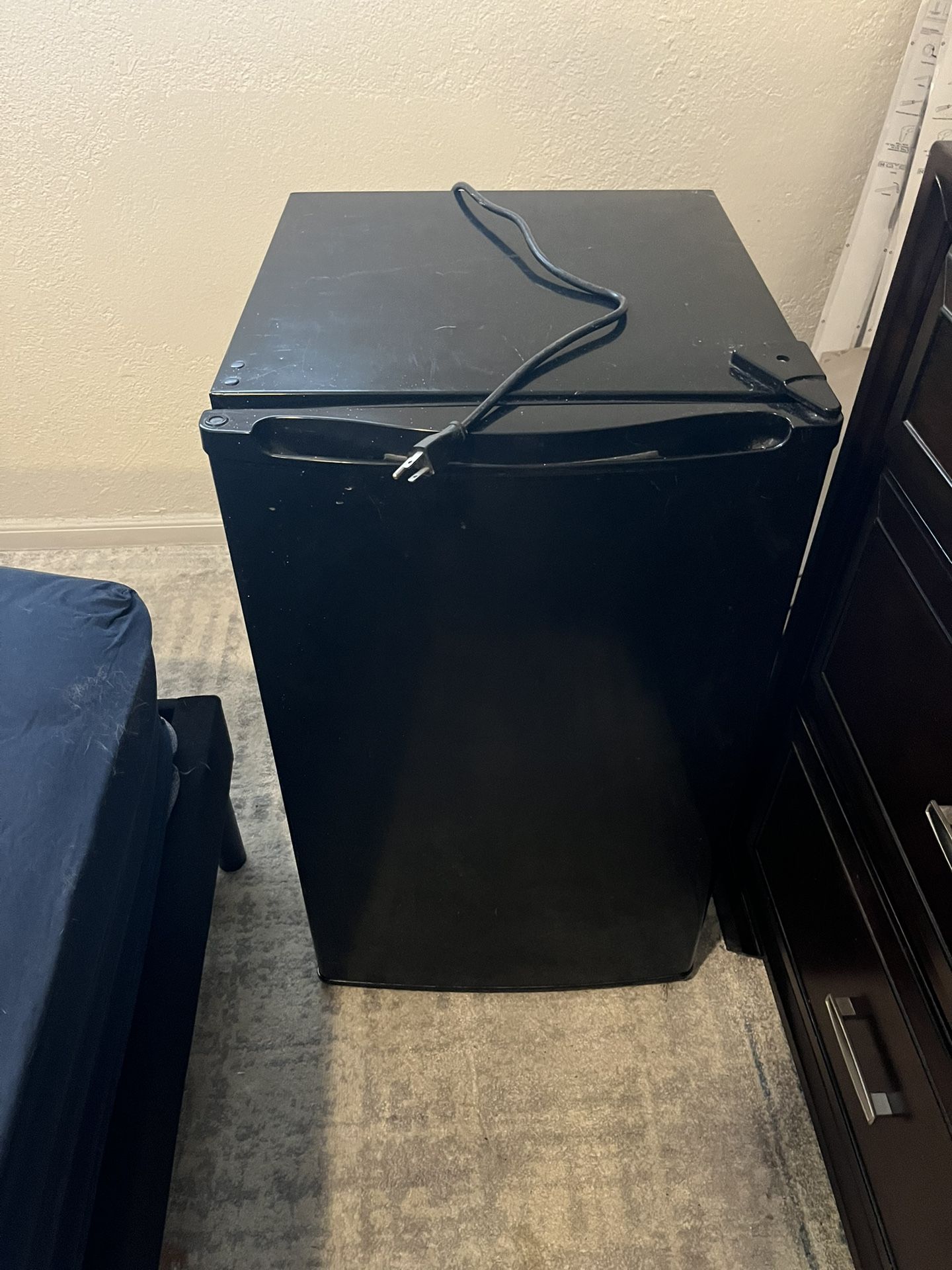 Mini Fridge /freezer for Sale in Phoenix, AZ - OfferUp