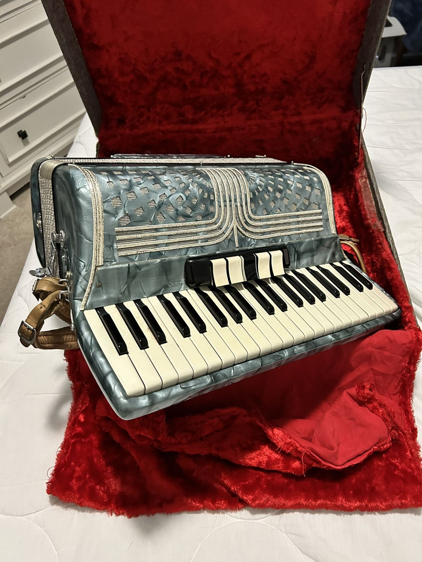 Vintage Accordion By Enrico Roselli for Sale in Lynnwood, WA - OfferUp