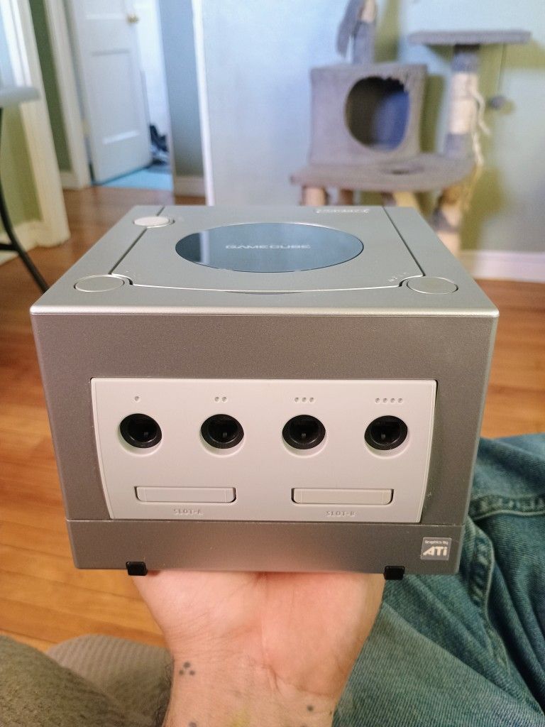 Nintendo Platinum GameCube With Carrying Case for Sale in El Paso, TX ...