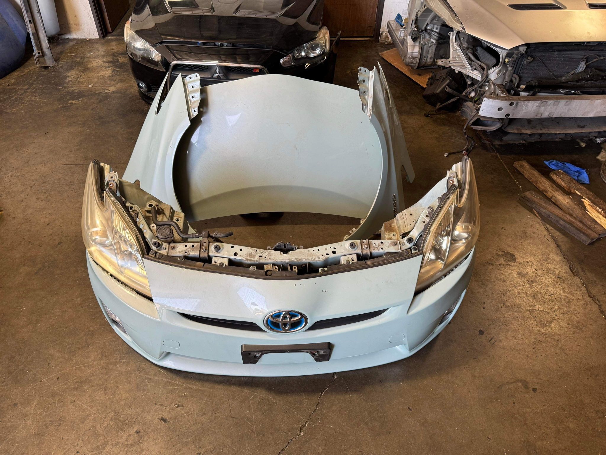 JDM 2010-2015 TOYOTA PRIUS COMPLETE FRONT END NOSE CUTS. MULTIPLE ...
